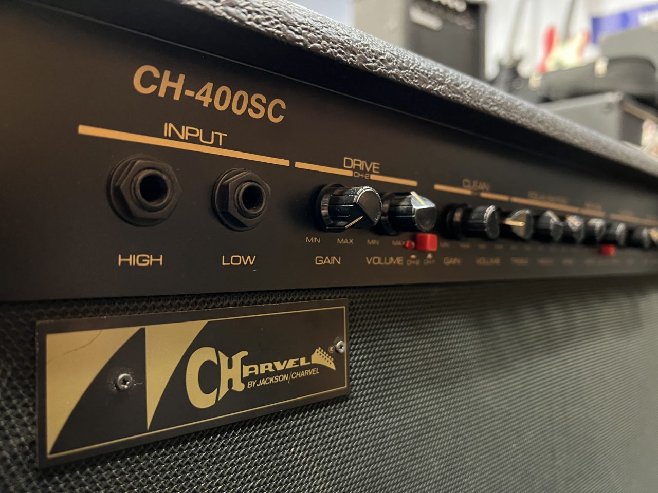 Käytetty Charvel CH-400SC 2x10" kitaravahvistin - Soitinkulman verkkokauppa